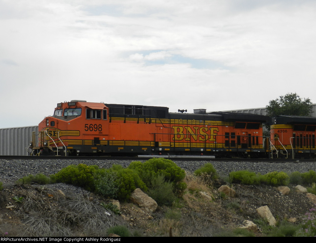 BNSF 5698